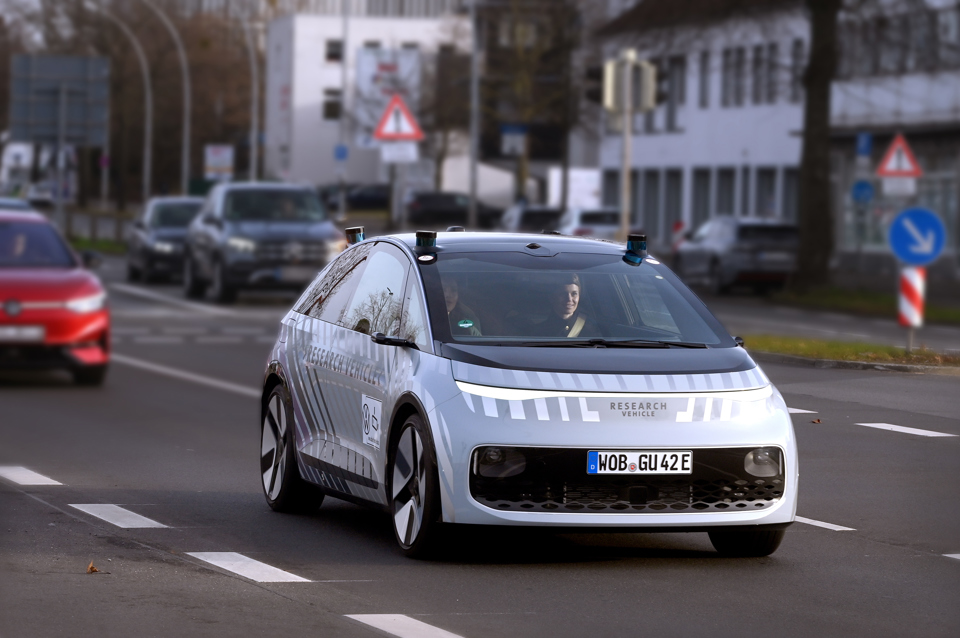 Volkswagen tests self-driving concept car in urban traffic | connected ...